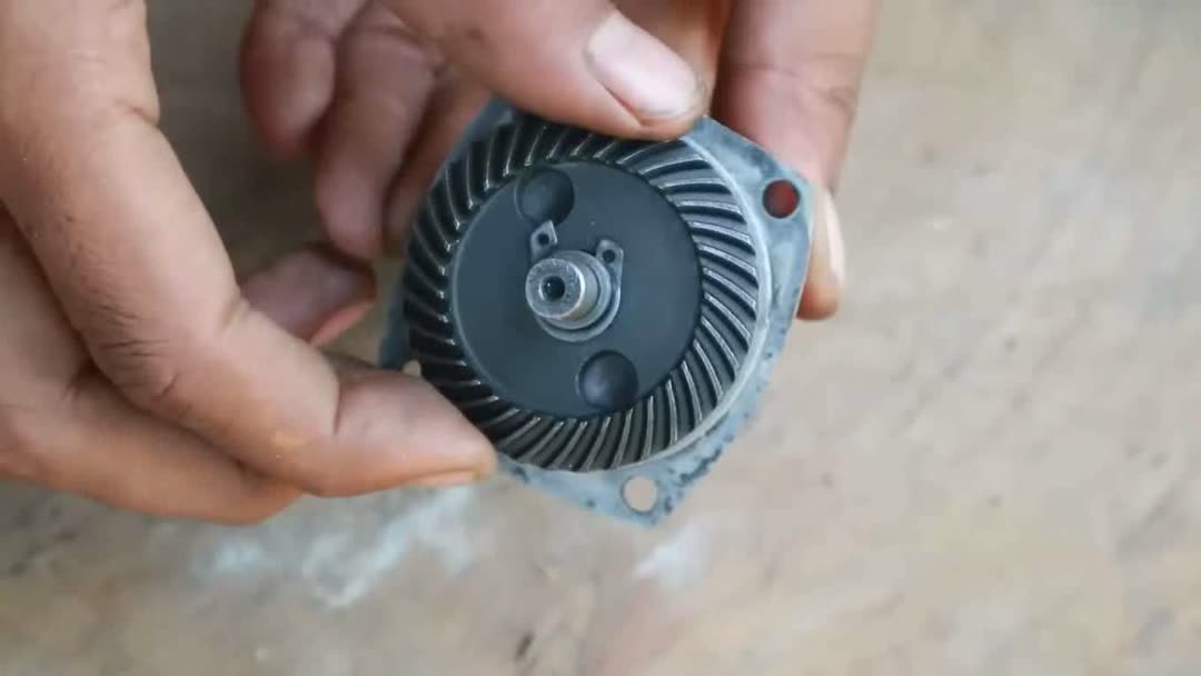 维修工教你如何修理无法启动的角磨机，看一遍就能学会