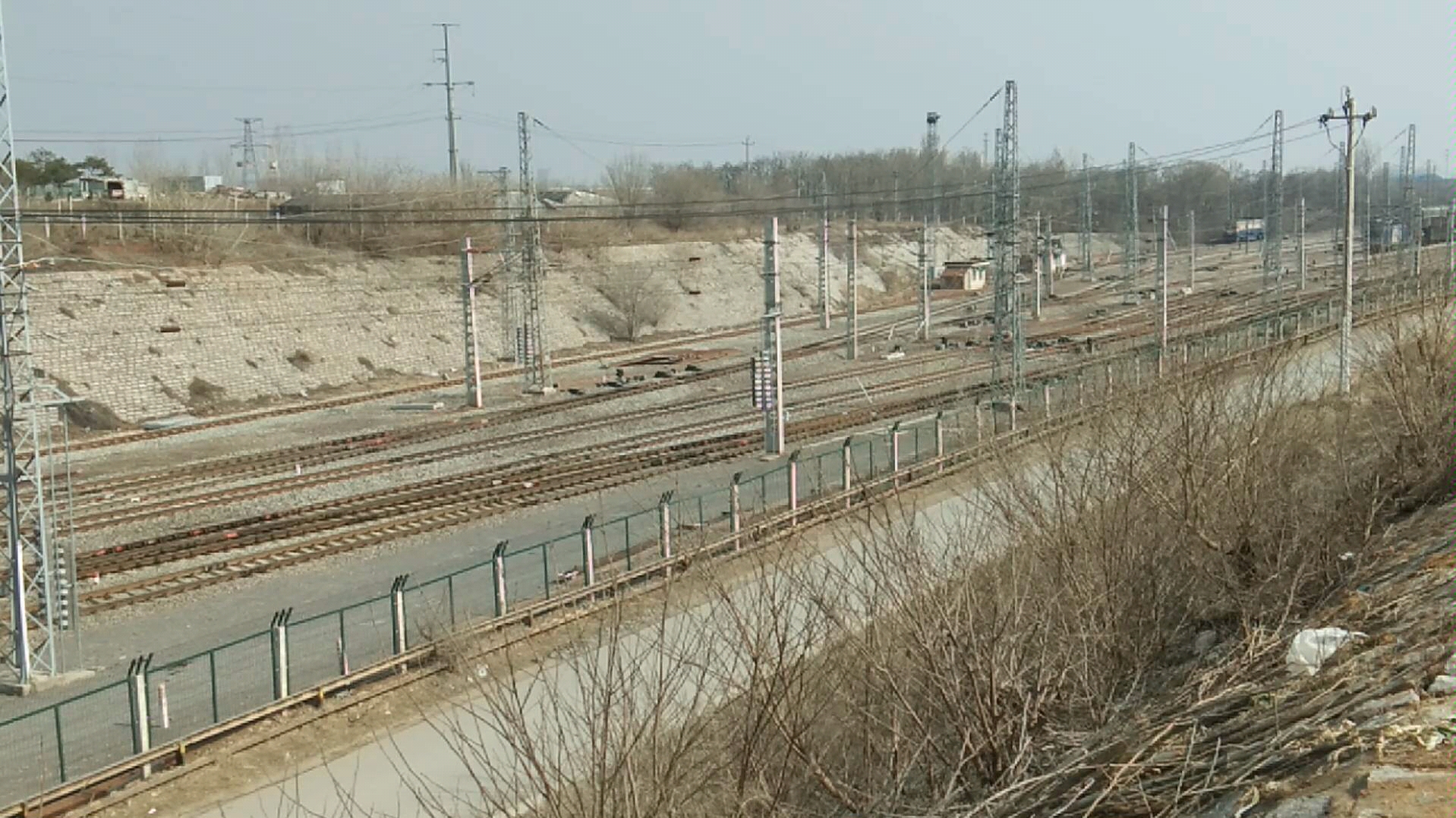 火车视频 7054莱芜东1道停车