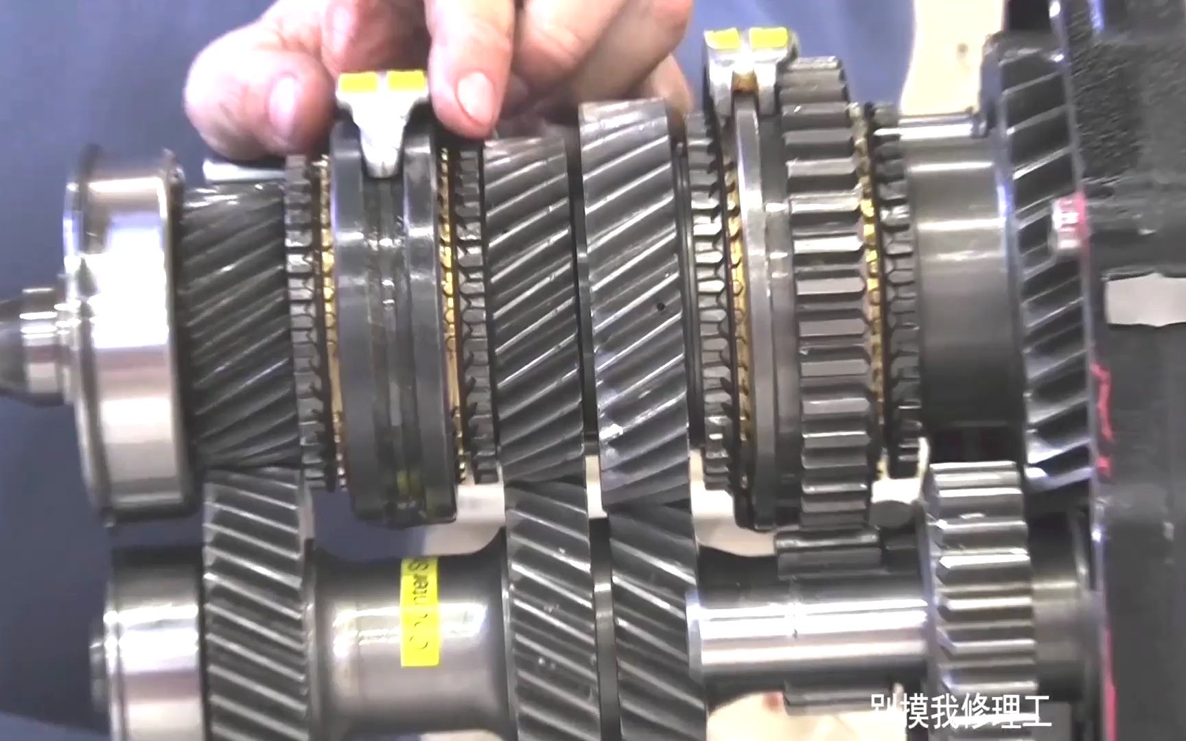 577. 宝马修理工讲解手动变速箱原理,动画加实物,理解起来容易多了
