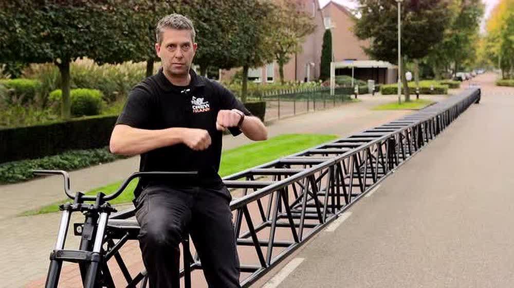 荷兰发明新型自行车,全长35.7米,创吉尼斯世界纪录