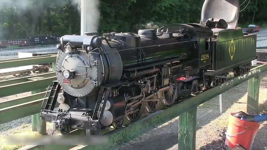 烧煤喷烟的蒸汽火车模型,还能载人的