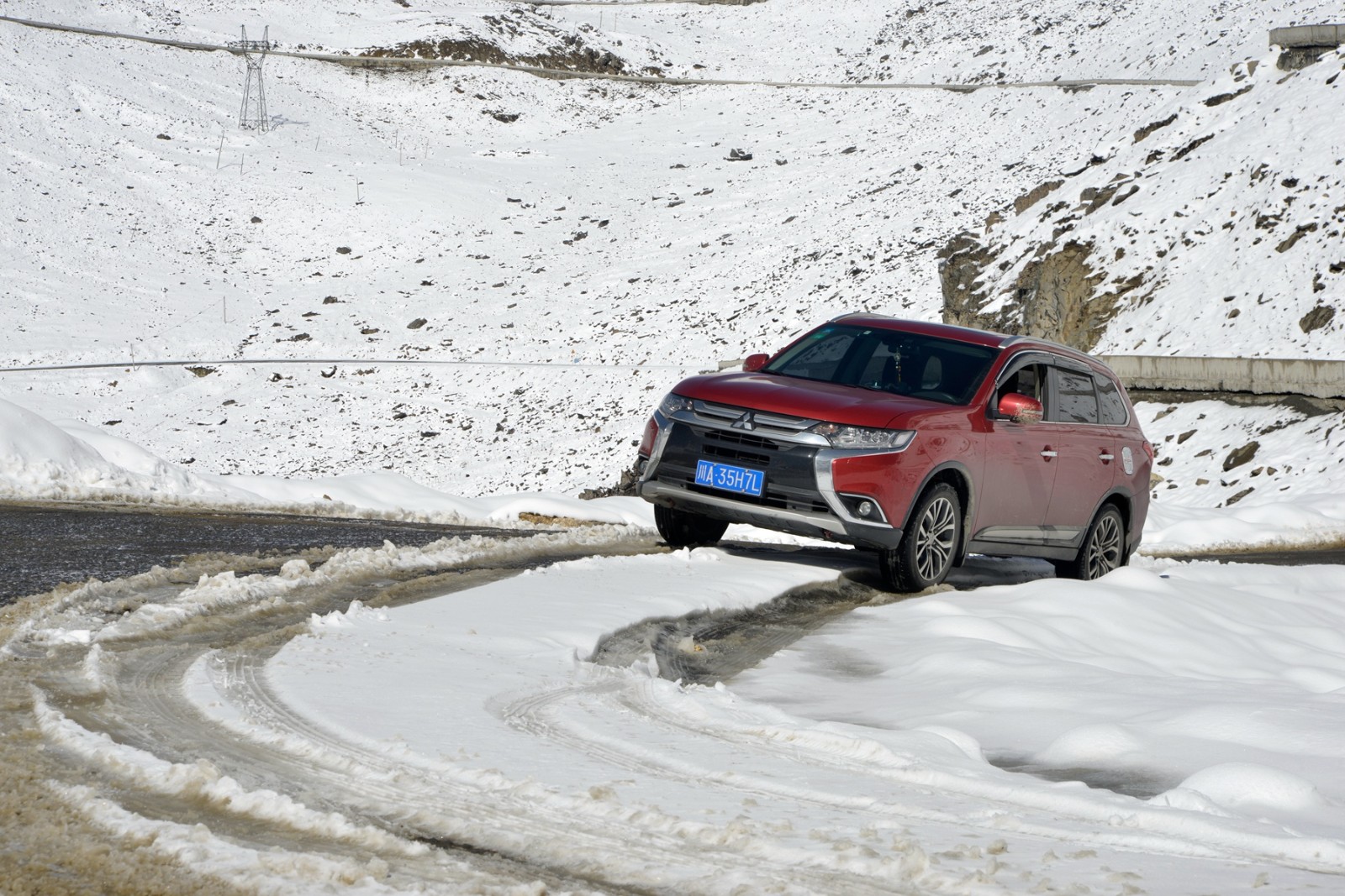 车主驾驶三菱欧蓝德,跑遍了艰难路况,看他怎么评价这款车