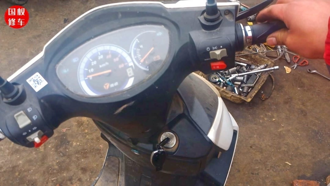 电动车骑行半路全车没电怎么办?用我这个方法,直接骑行无需推车