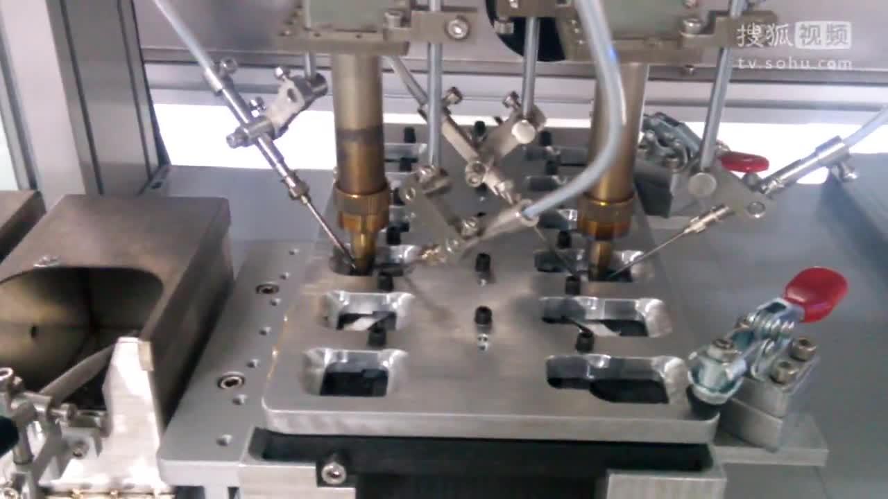 自动焊锡机工作演示