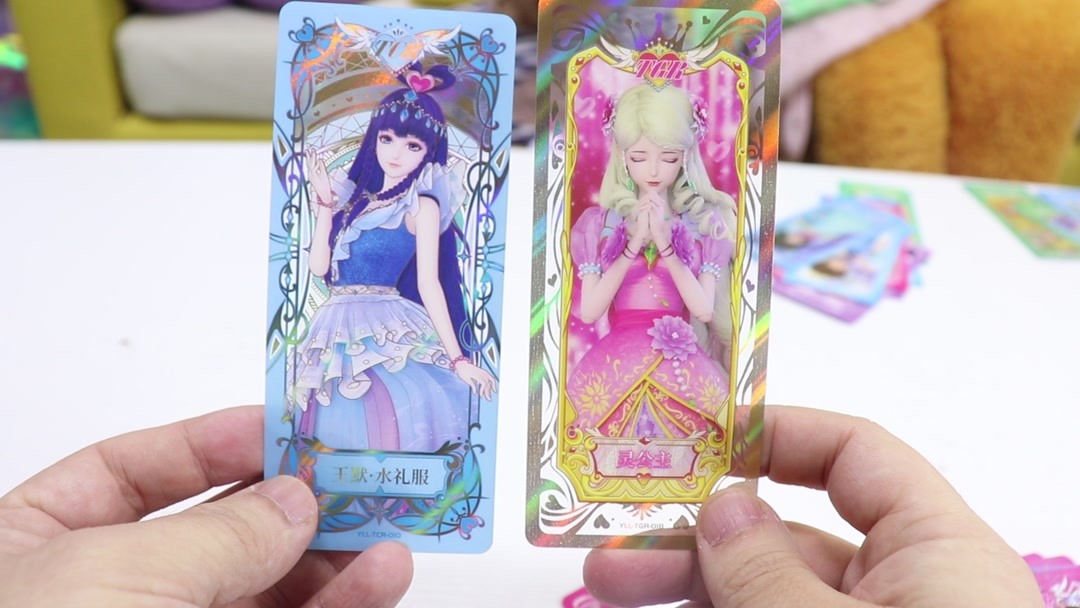 叶罗丽卡片:真正的盲盒抽卡,一大箱的卡,骁宝独自出灵公主王默