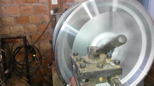 国外高手用车床就能修复轮毂,你们见识过么?