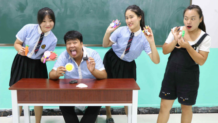 老师用橡皮泥让同学做手工,没想同学做的一个比一个奇葩!太逗了