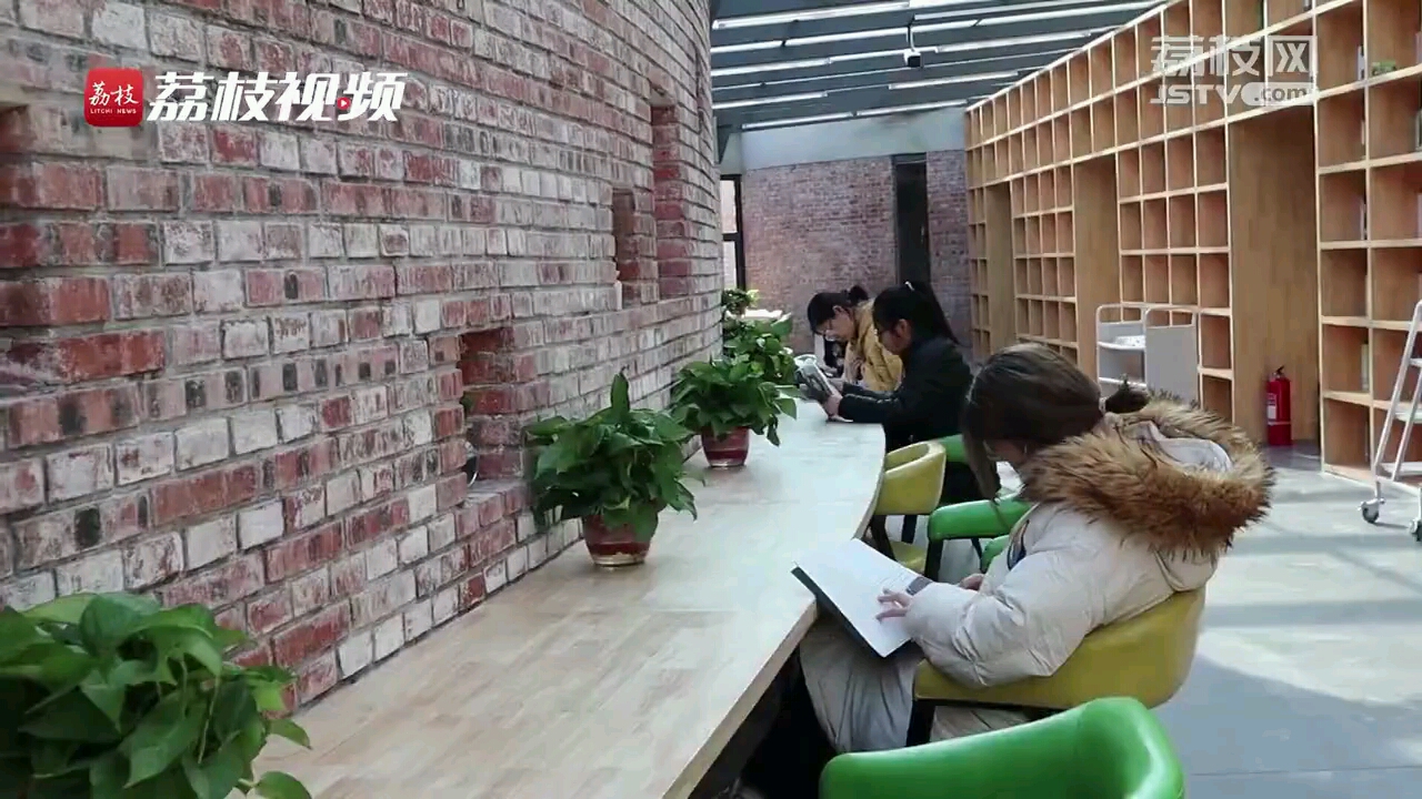 惊艳!高校将锅炉房改造成工业风图书馆,成师生打卡胜地