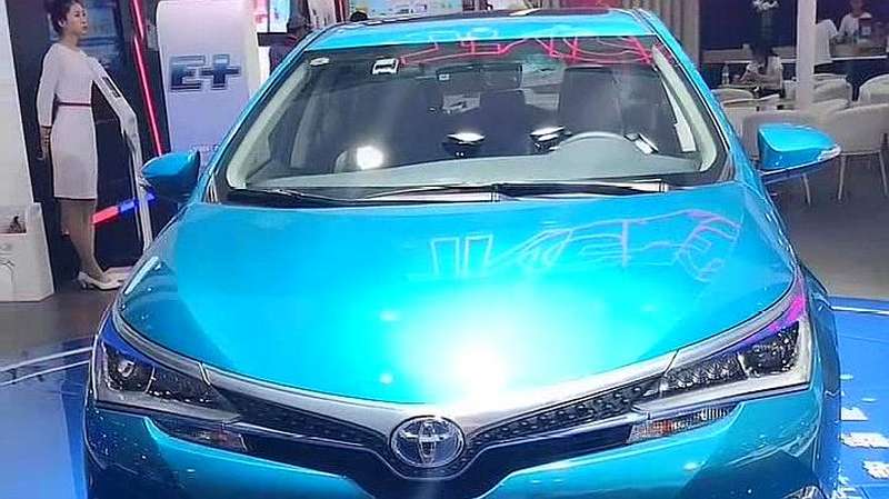 高清实拍双擎卡罗拉,综合油耗仅1.3L,混动模式4.3L!