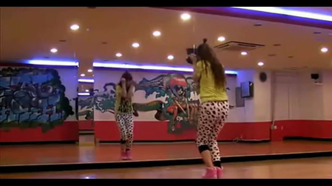 f(x)-Pinocchio 舞蹈教程 慢动作分解版 舞蹈教学视频?