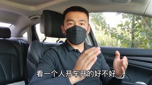 老司机演示如何正确的踩刹车,防止误踩刹车,停车没有顿挫感!