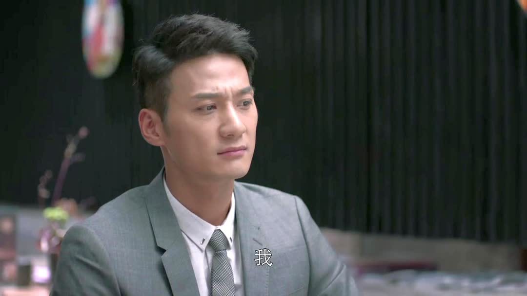 欢乐颂:樊胜美和自己顾客吃饭,顾客送胜美高端化妆品,胜美却没心动