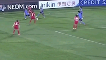 女足亚洲杯半决赛中国女足0-1落后日本