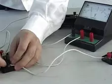 物理试题9 用电压表测串联电路中的电压_高清