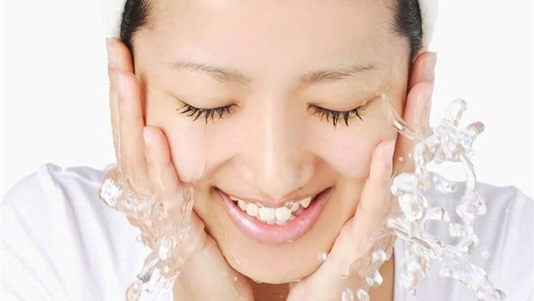 应该怎么去正确洗脸呢?教你这样的洗脸方法,皮肤一天比一天好