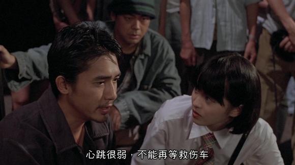 「电影片段」最具有圣母心的医生,对劫持他的劫匪,也施与援救