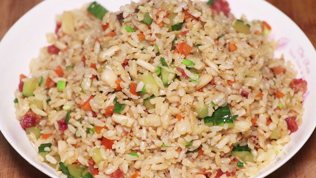 米饭怎么炒简单又好吃?今天教你正确做法,米饭粒粒分明口感棒