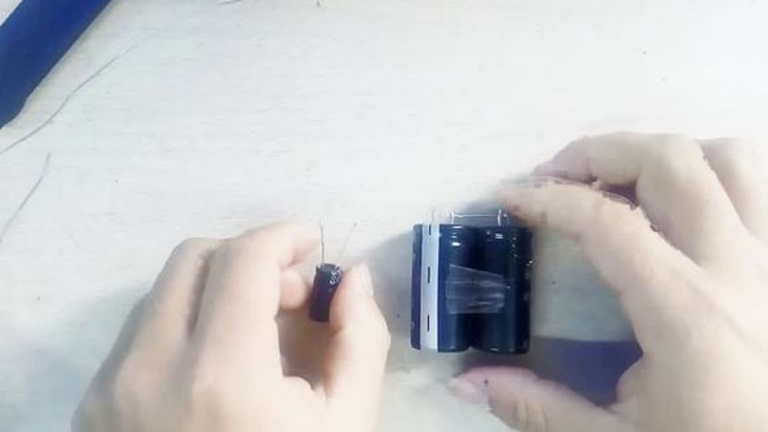 电容能存电,你知道大容量的电容可做蓄电池吗