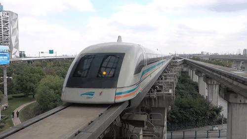 第一次体验上海磁悬浮列车, 加速至427kmh, 像火箭一样