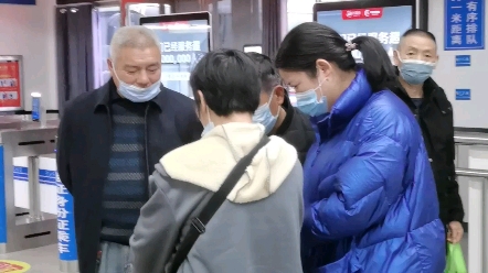 回家路注定是波折的,出火车站行程码扫不出,到汽车站等班车又遇上...