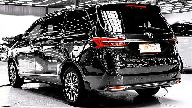 23万!别克GL8终于成功了,48伏轻混加航空座椅,还要啥丰田塞那