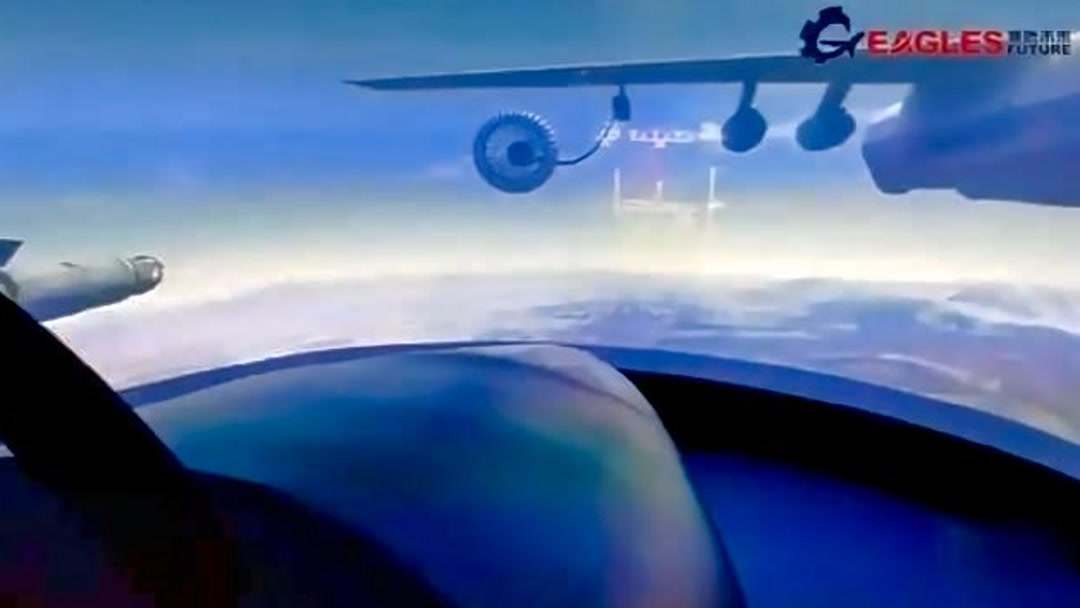 模拟空中加油,猜一下这是什么飞行模拟器呀?