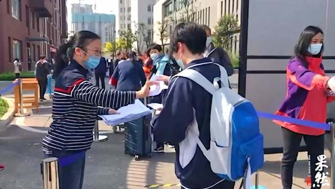 果然视频|高三开学第一天,来看看学生如何进校