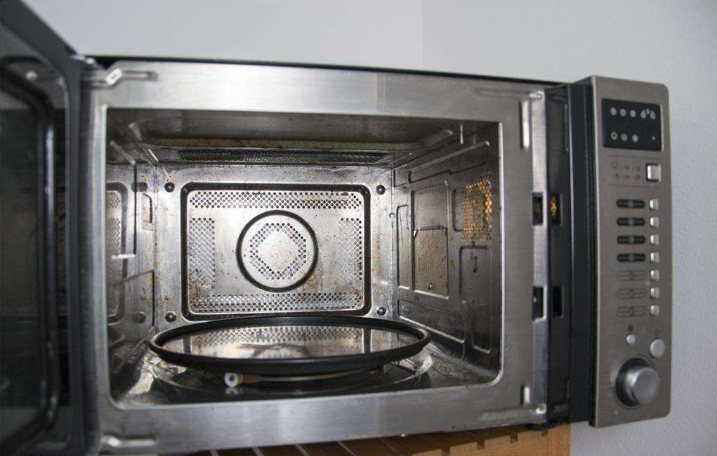 微波炉清洁只需两招,5分钟搞定,跟新买的一样!
