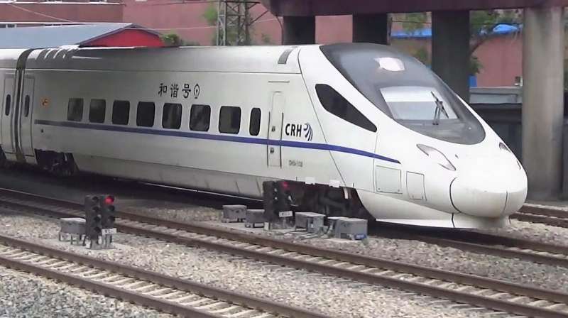 CRH5A-5130与CRH5A-5022重联,担当D6918次动车组,驶出齐北场~