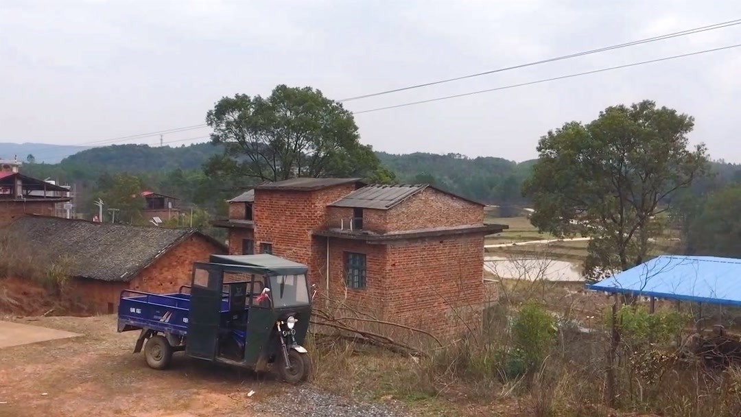农村盖彩钢瓦越来越多,盖一套才三五万,这个价格真是太便宜了