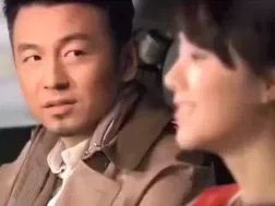 妻子刚拿到驾照就叫老公教开车,结果把前进挡挂倒挡上,吓着老公