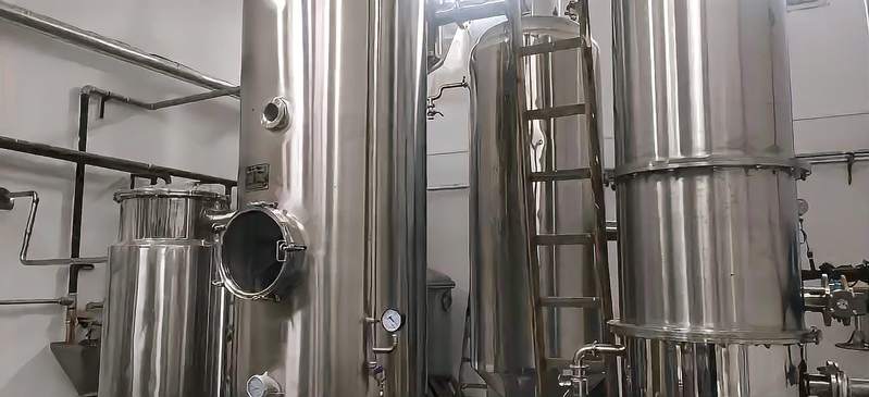 华阳药业安装,1000L单效浓缩器