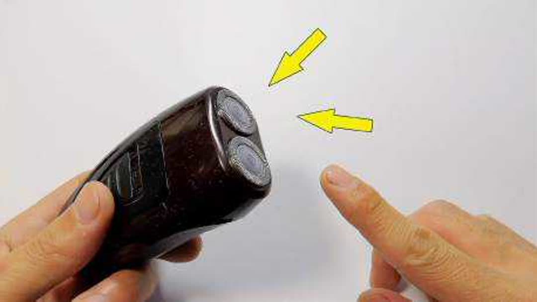 剃须刀上有个"小机关",动一动立马变锋利,方法简单一看就会!