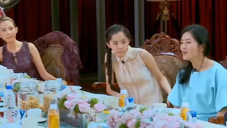 谢娜大型模仿秀,模仿谁都是,入木三分