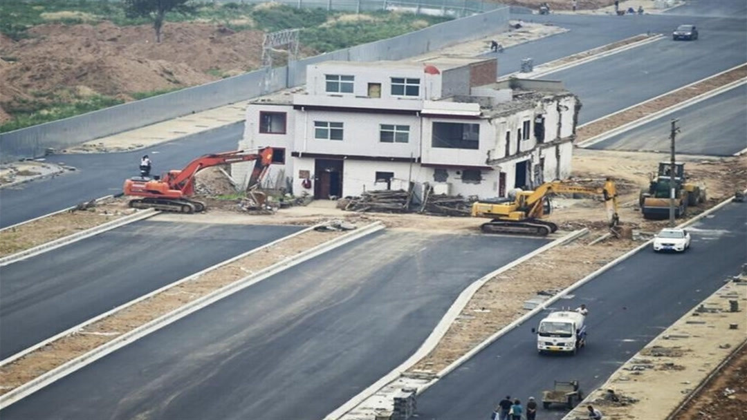 世界最牛的钉子户,一户飞机为它绕道停飞,一户给数亿现金都不搬