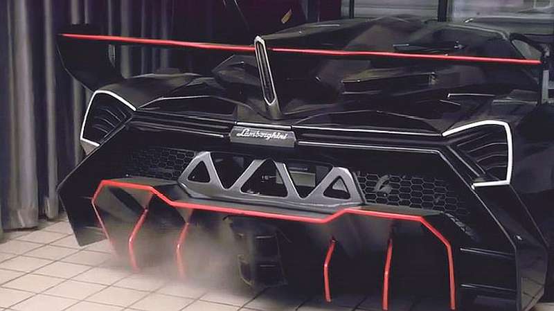 兰博基尼毒药这是在做什么,难道在排毒吗?