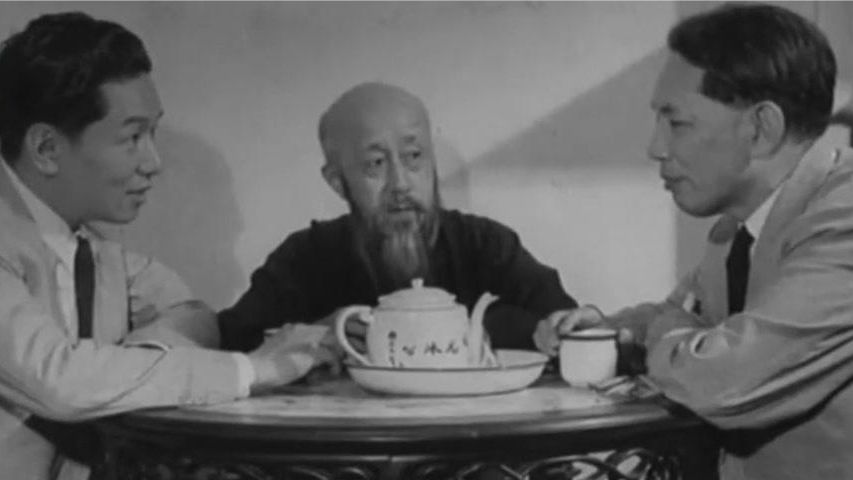 1948年,毛主席提出邀请民主人士到解放区开会,发挥民主党派作用