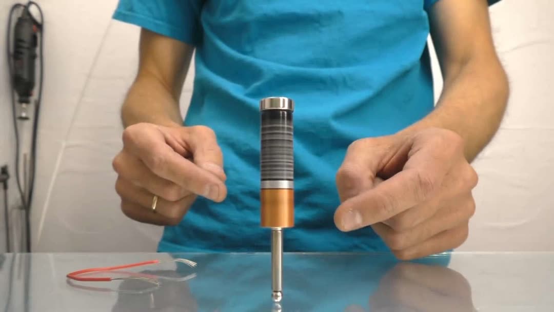 一个电池和磁铁能成永动机?太厉害了