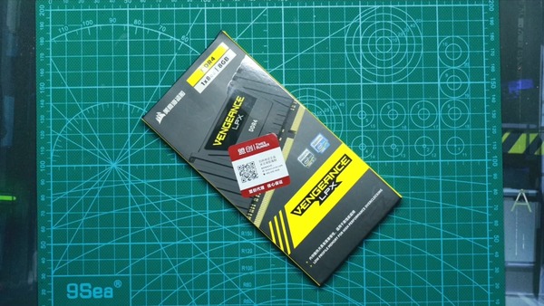 目前内存降价有需要可以买但是建议ddr4起步