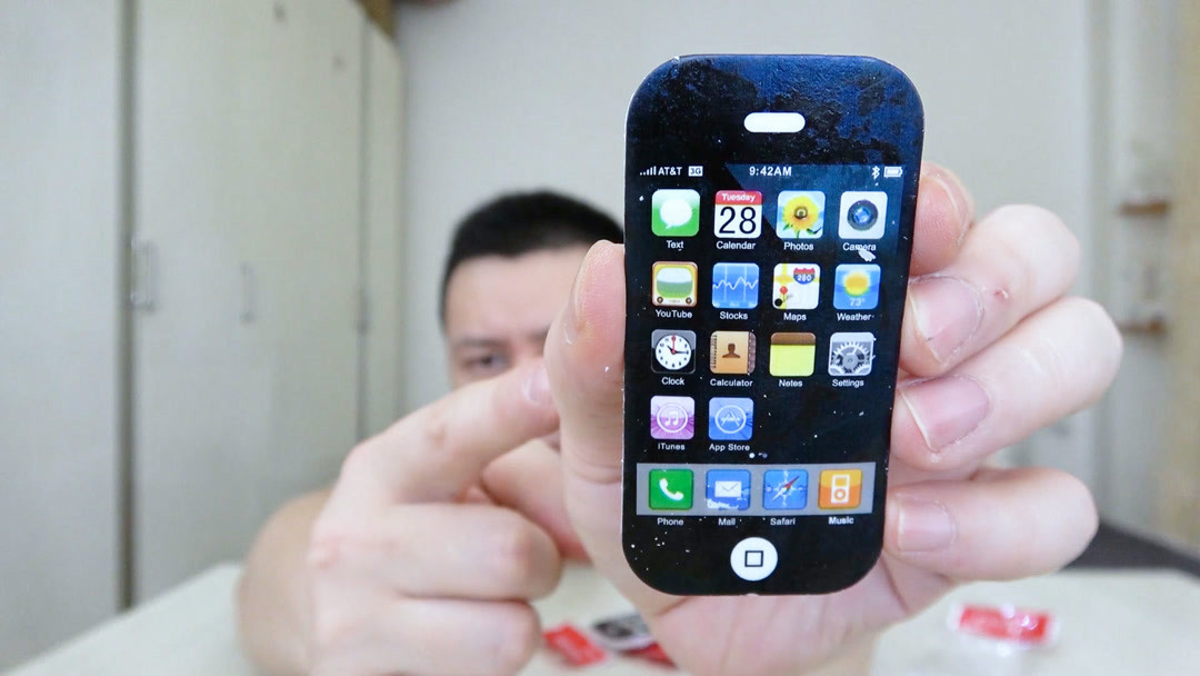 开箱收到几个“iphone4”手机,这些手机不能吃,也不能玩!