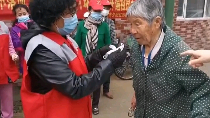 ...红志愿者协会爱心助力社区抗疫 #齐齐哈尔 #国庆期间 #社会志愿组织