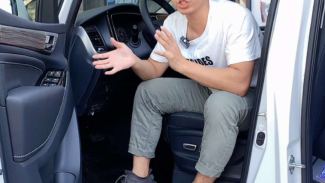 电动座椅是商务车基本配置 #电动座椅 #传祺M8