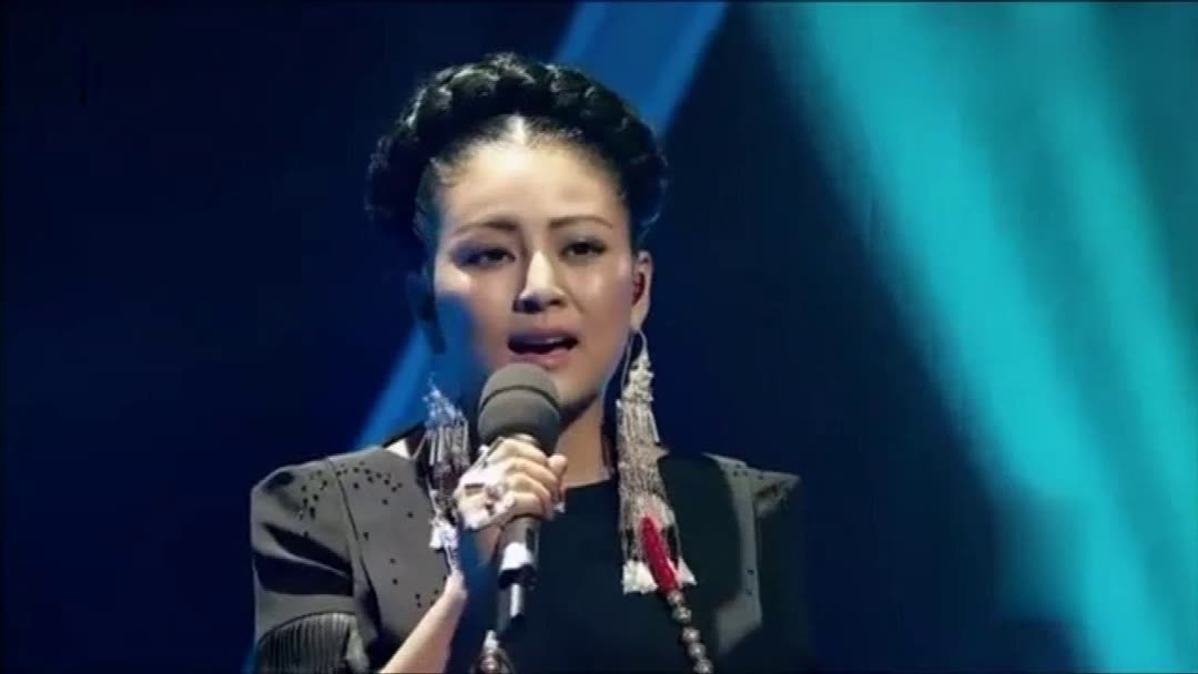 彝族姑娘唱经典民族歌曲《不要怕》这迷幻的曲调让人沉醉