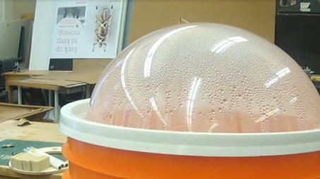 世界首款"海水蒸馏器",不用电不用油,晒晒太阳就能...