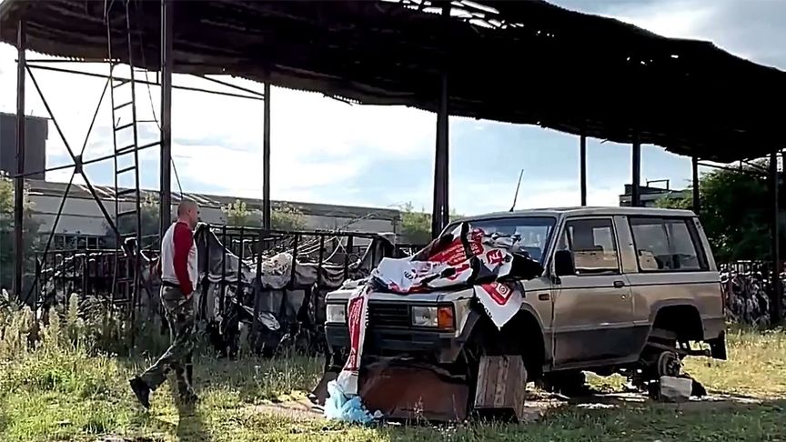 路边捡了辆报废汽车,邻居说我捡破铜烂铁,结果修复出来后傻眼了