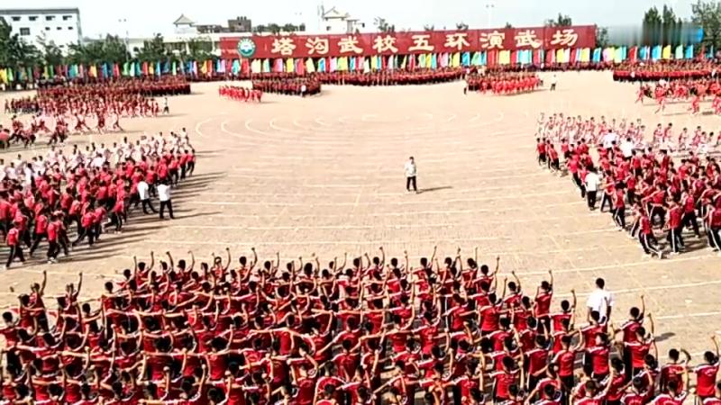 塔沟武校26000人大合练