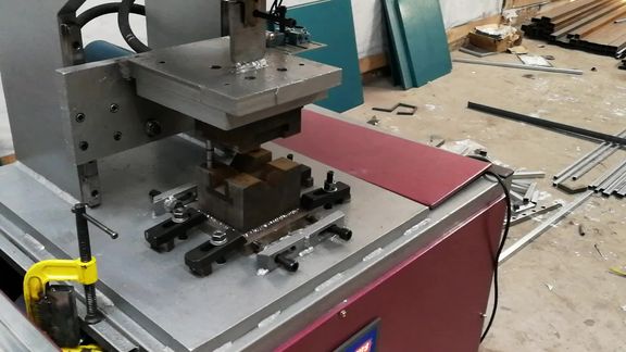 不锈钢开孔机圆管冲孔机方管冲90度一次成型弧口坡口机模具定做
