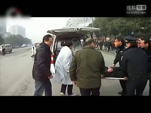 实拍长沙街头枪案现场1人头部重伤倒地