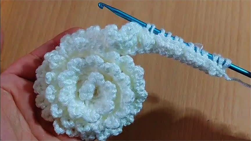 神奇的花朵编织法,零碎毛线赶快利用起来,成品美得不要不要的