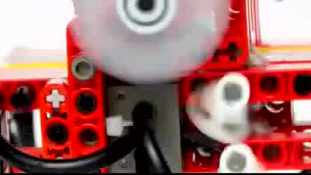 乐高积木搭建的微型活塞发动机,不仅能转动,转速还挺快!